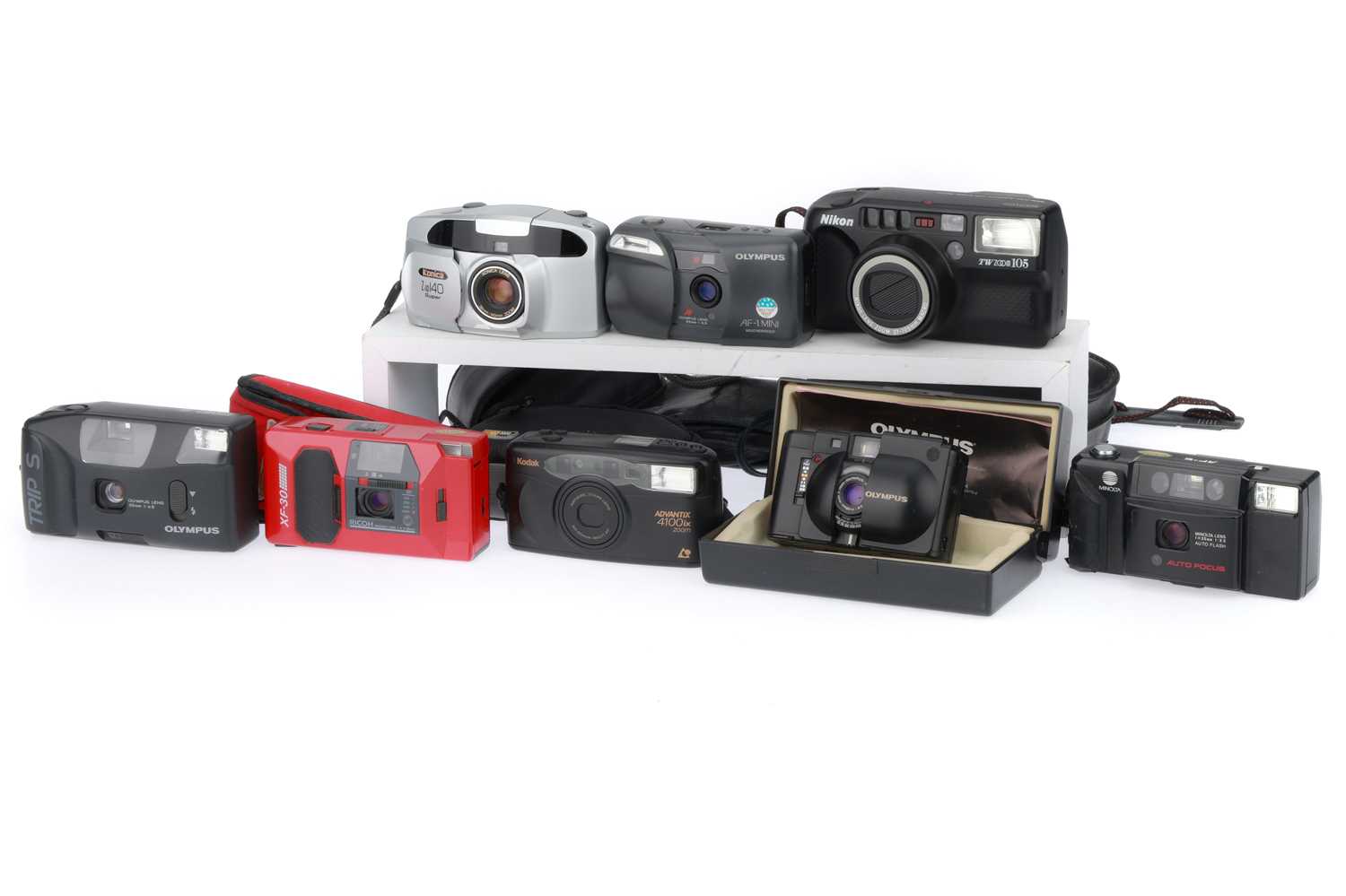 Lot 125 - A Selection of compact Cameras,